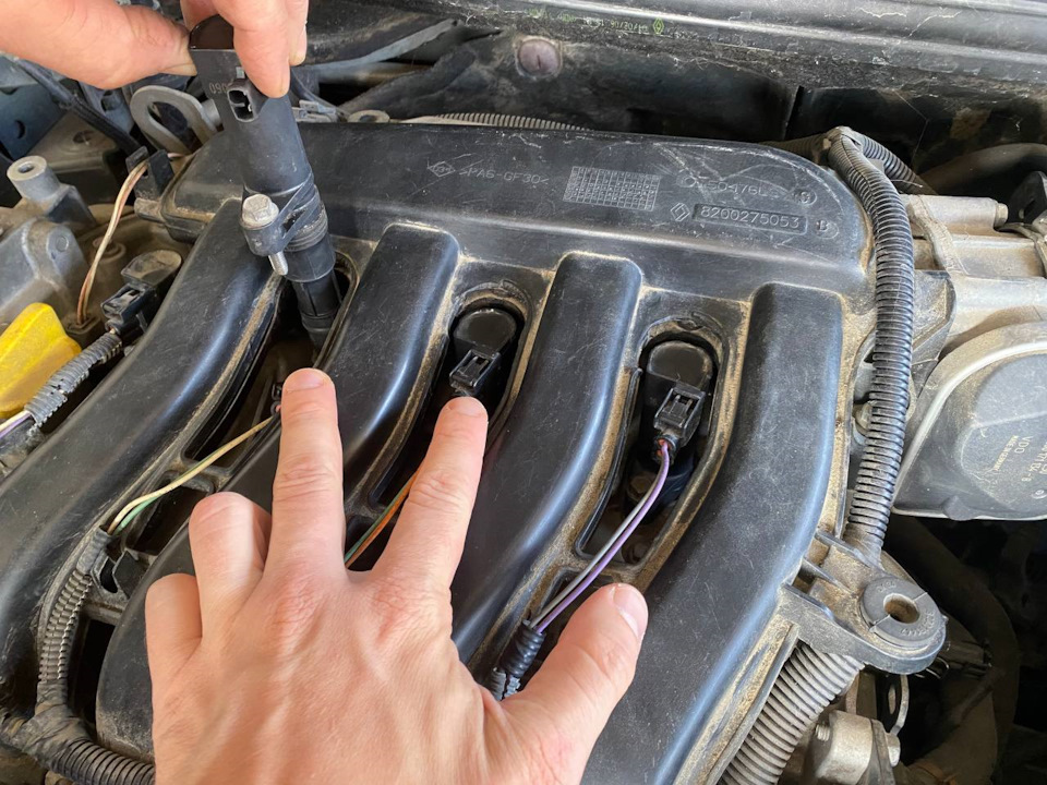 Замена свечей и катушек на BERU — Renault Megane II, 1,6 л, 2006 года ...
