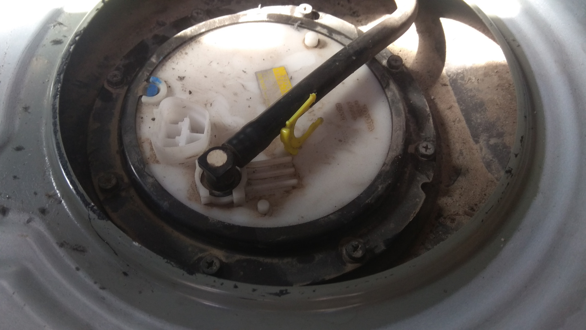 Замена топливных фильтров в баке (masuma) — Toyota Voxy (3G), 1,8 л ...