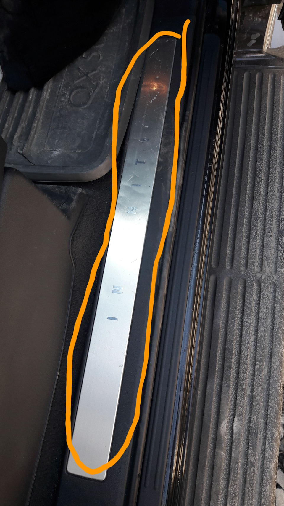 Куплю накладку на порог — Infiniti QX56 (1G), 5,6 л, 2009 года ...