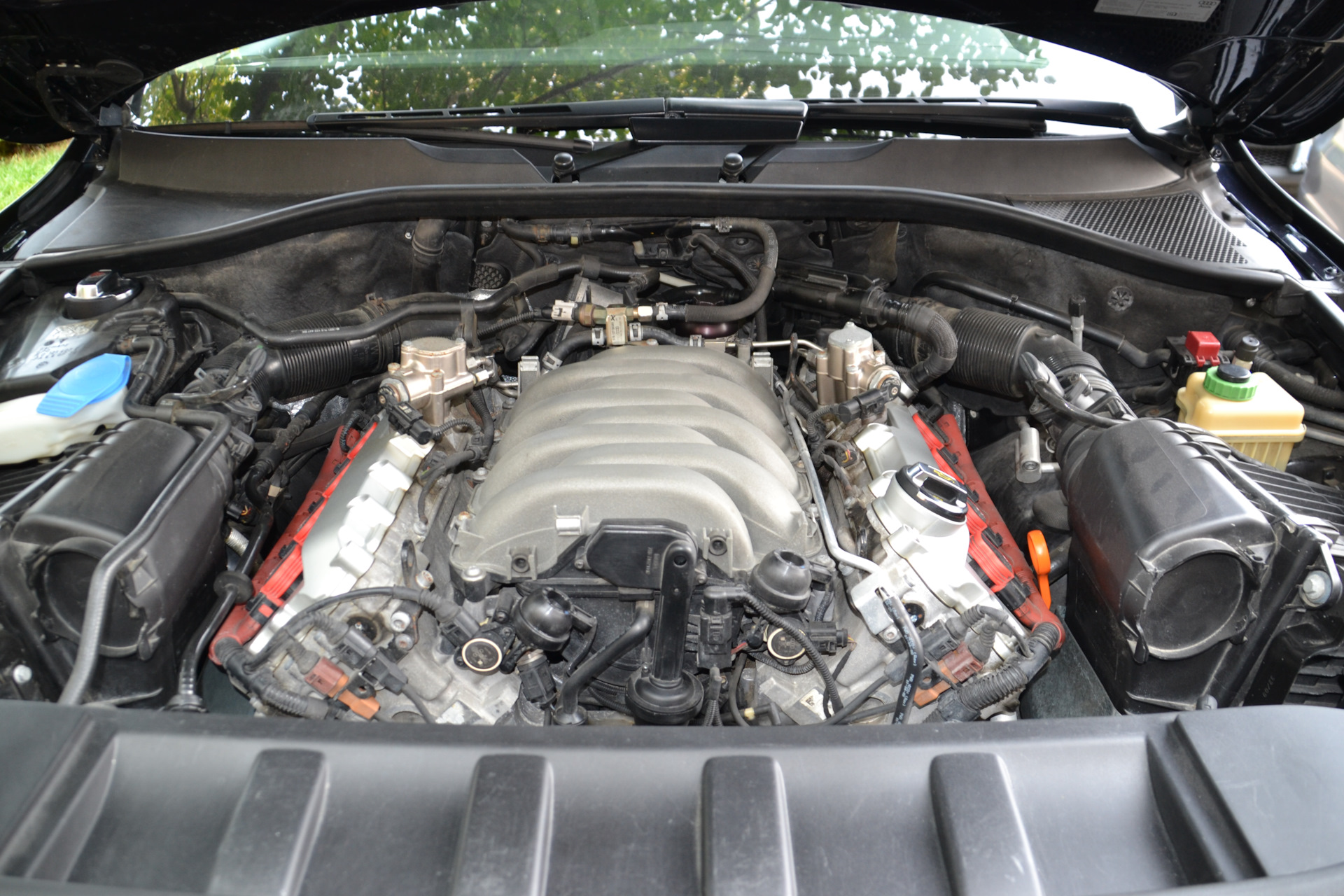 Замена прокладок корпуса масляного фильтра Audi Q7 4.2 бензин — Audi Q7 ...