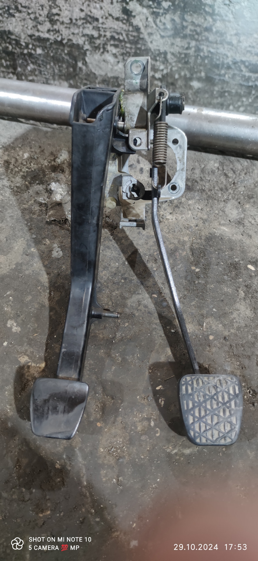 Замена педали спецления и амортизатор капота — Mercedes-Benz C-Class ...