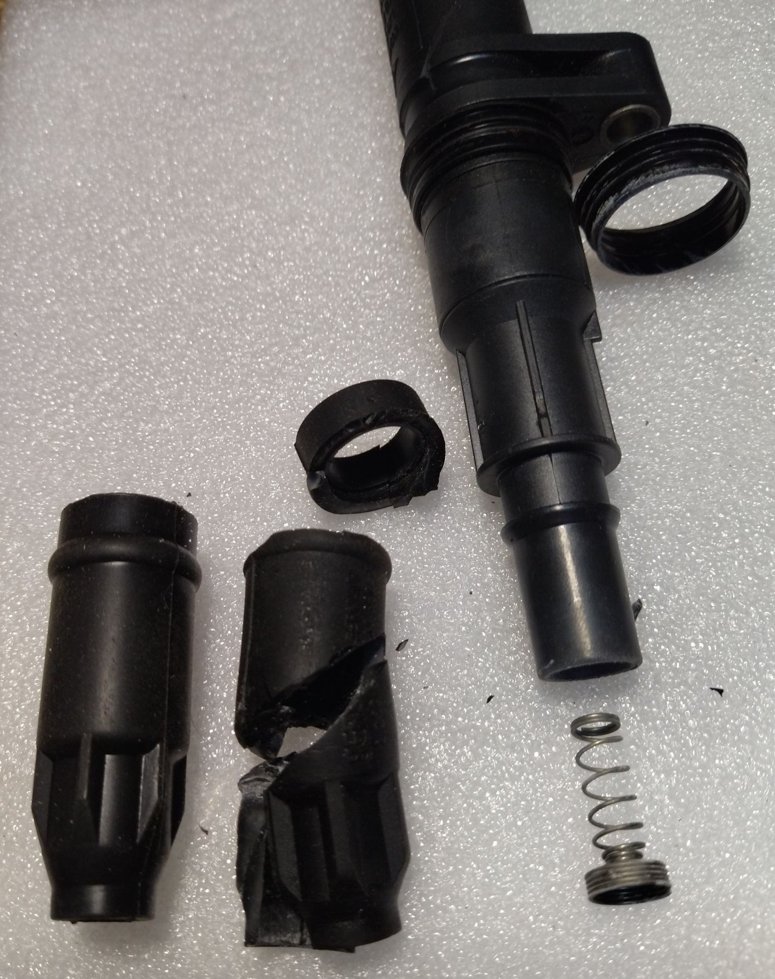 Замена уплотнений и колпачков на катушках зажигания. — Nissan Terrano ...