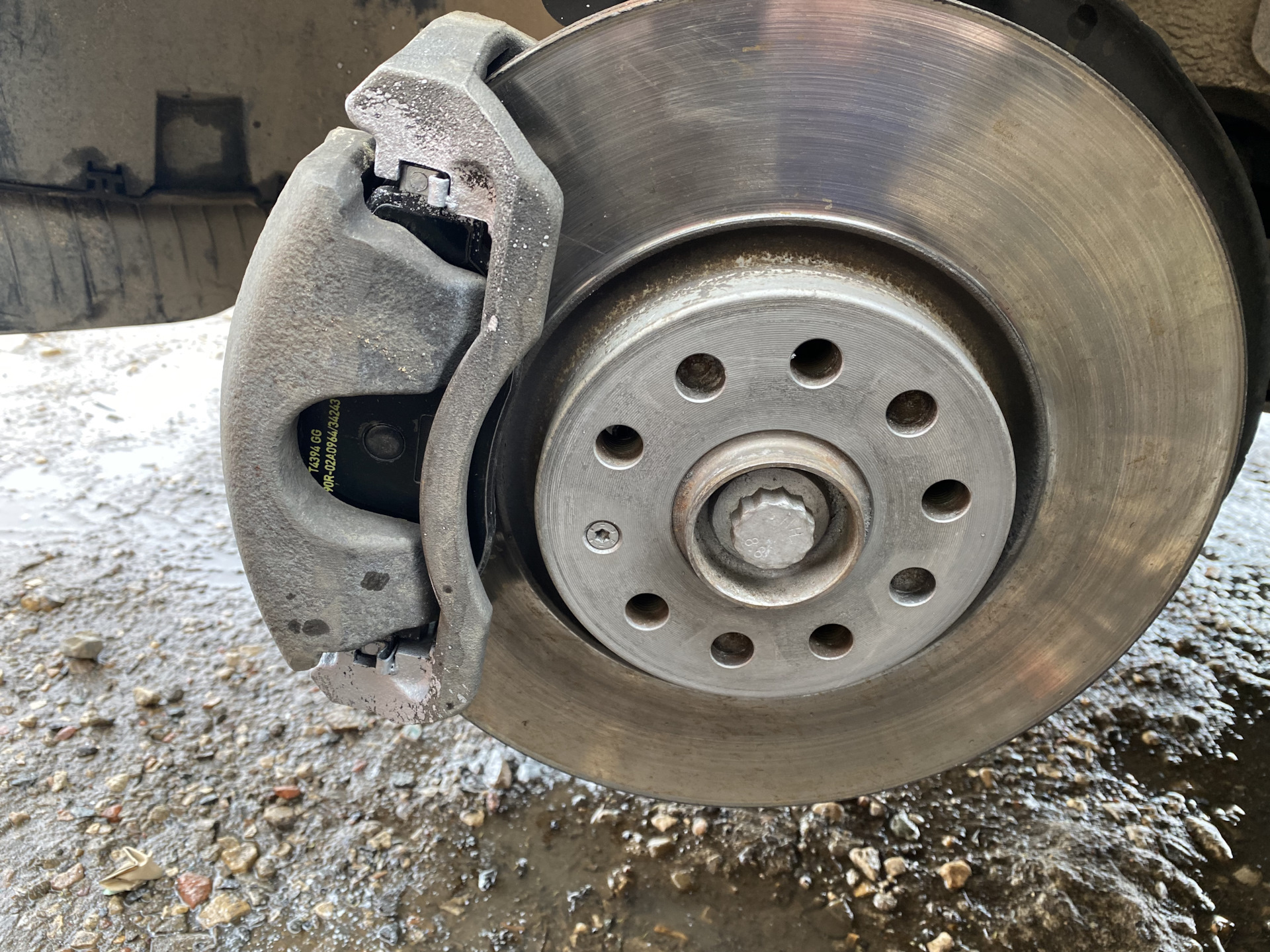 Замена колодок и шаровых опор — Skoda Kodiaq (1G), 2 л, 2019 года ...