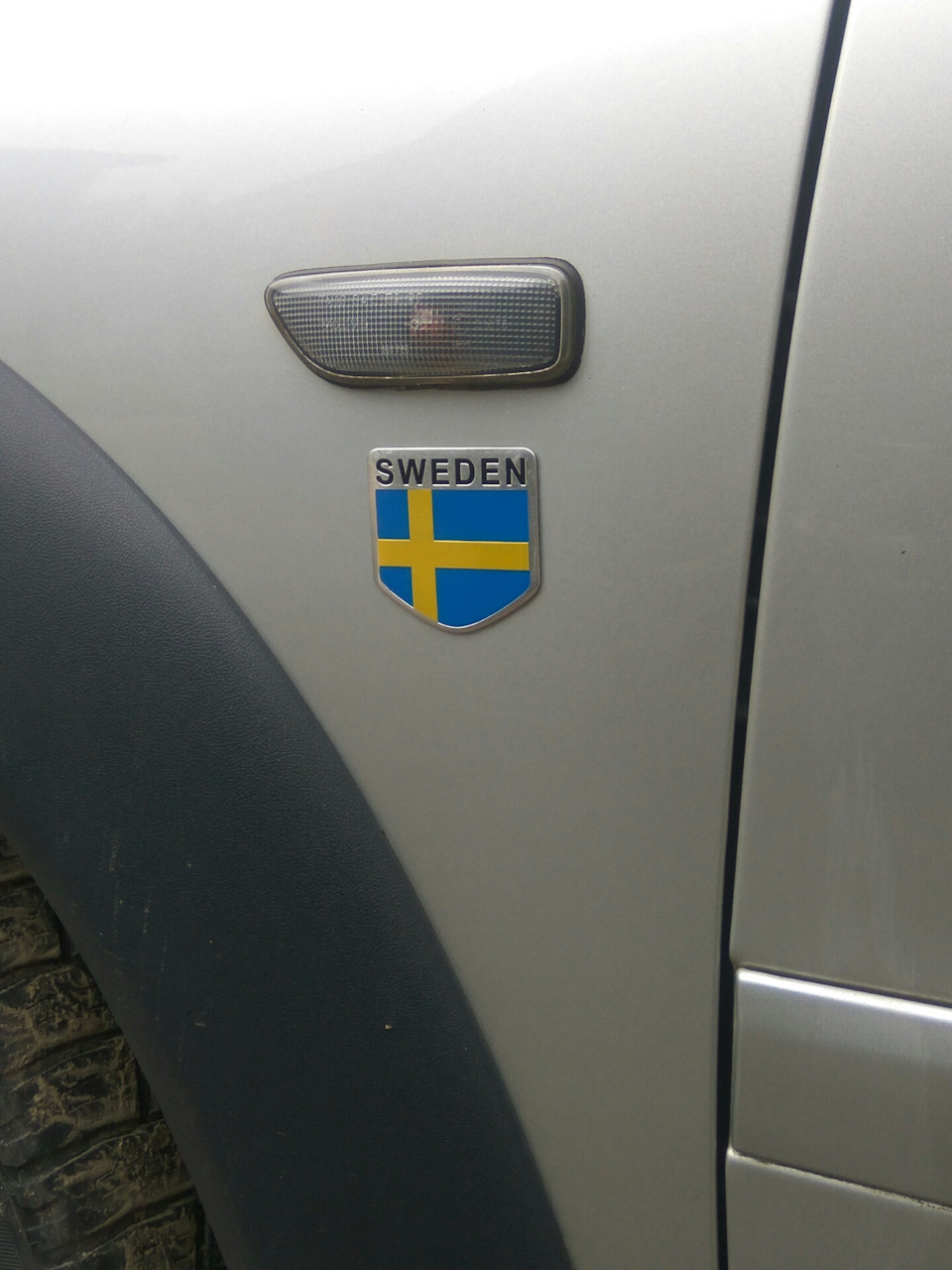Шильдики — Volvo XC70 II, 2,5 л, 2005 года | просто так | DRIVE2