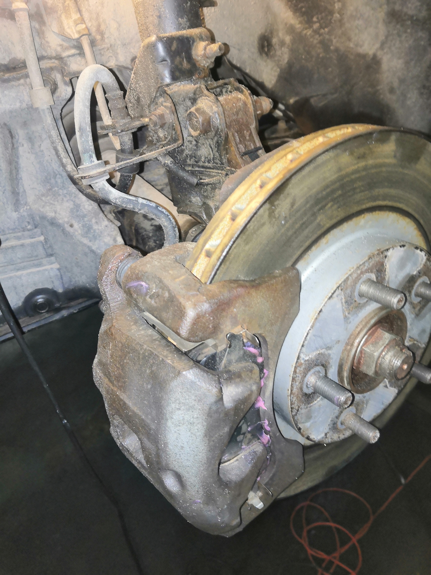 Замена рулевых наконечников — Mitsubishi Outlander (3G), 2,4 л, 2012 ...