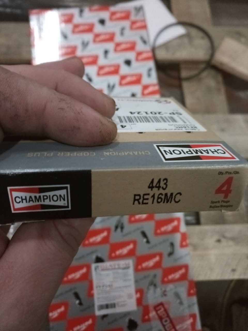 RE16MC Свеча зажигания 2.4 01- CHAMPION | Запчасти на DRIVE2
