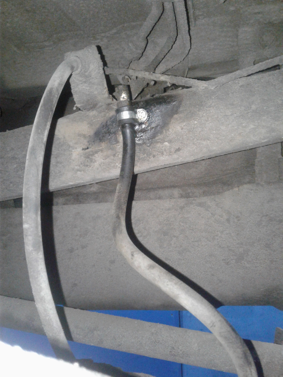 Вывод сапуна заднего моста 2 — Toyota Land Cruiser Prado 90-series, 3,4 ...