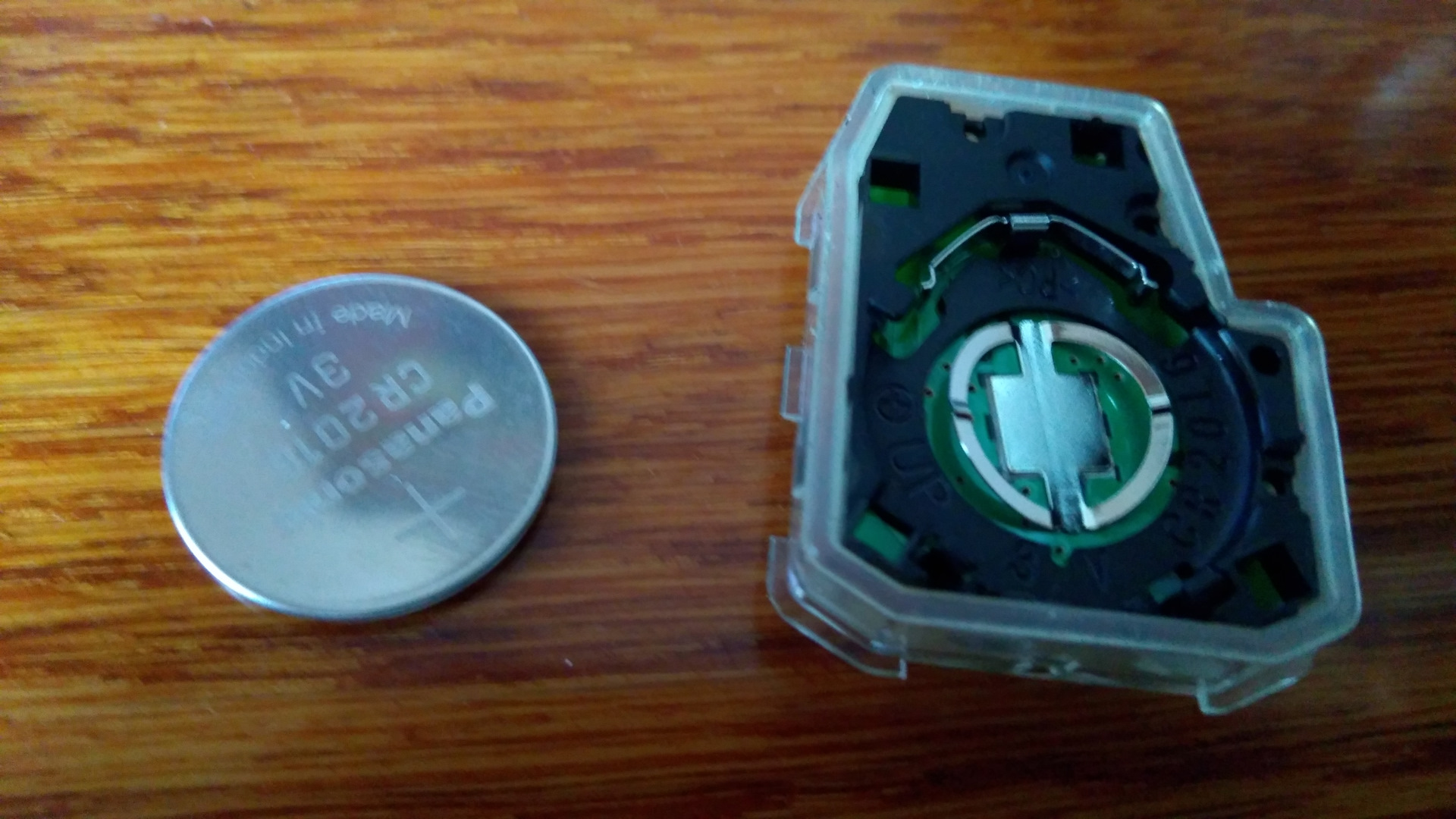 Замена батарейки в штатном ключе — Toyota RAV4 (IV), 2 л, 2013 года ...