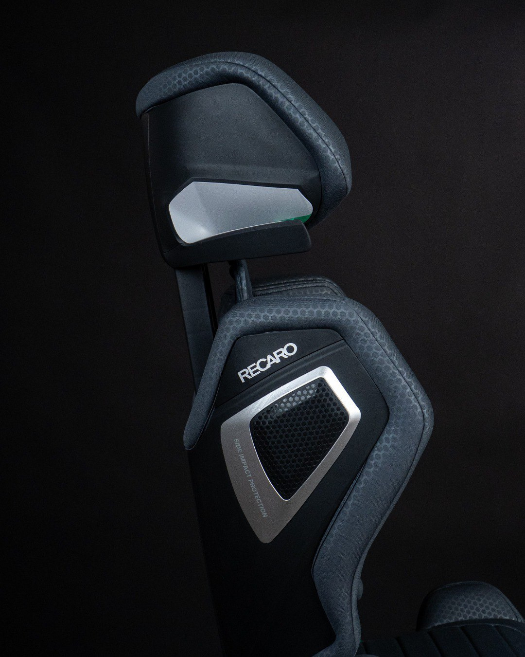 RECARO Axion 1 Gallant Grey — когда безопасность выглядит стильно ...