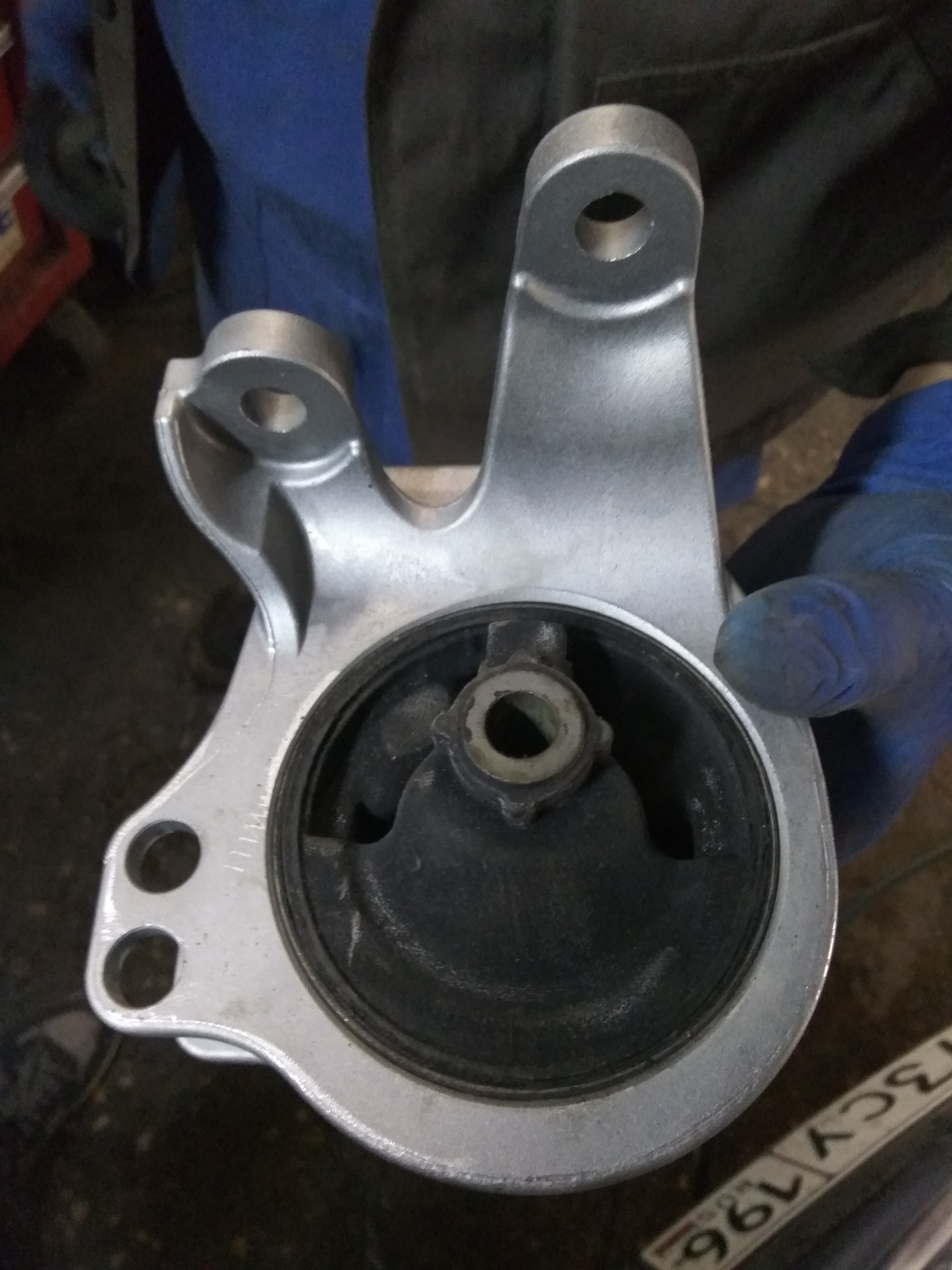 Подушка ДВС MR234837 и АКПП MR234838. — Mitsubishi Galant (9G), 2,4 л ...