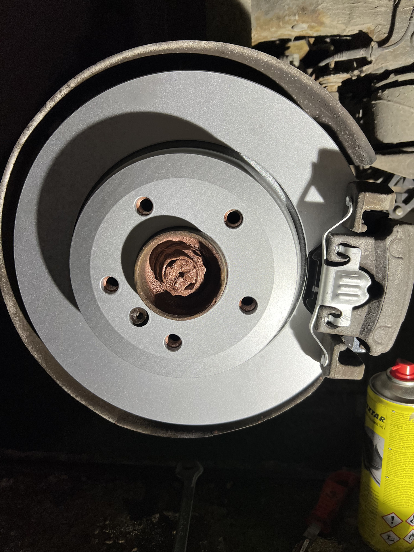 Замена задних тормозных дисков и колодок BMW E60 — BMW 5 series (E60 ...