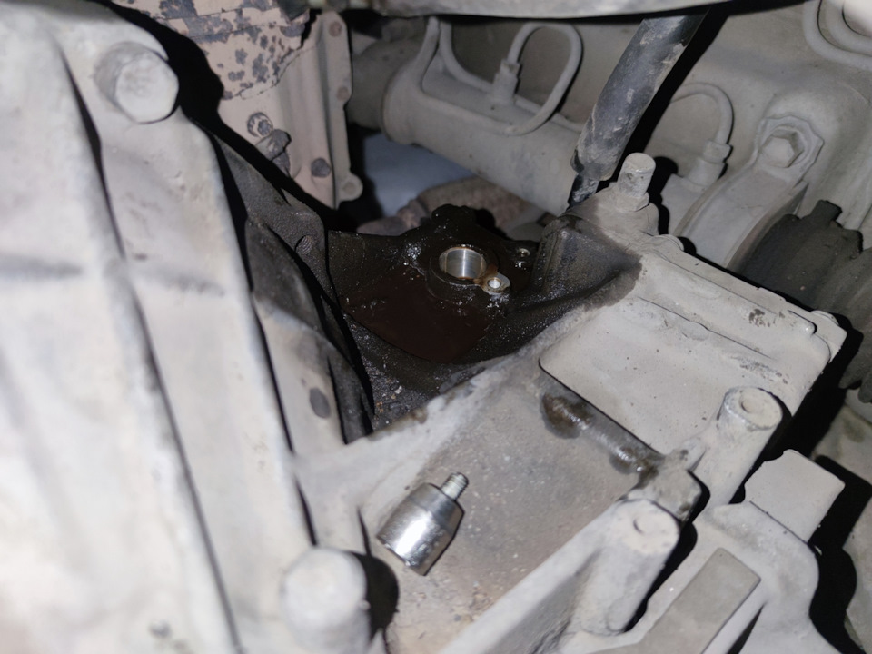 Замена сальника на датчике скорости — Toyota Vista (20), 1,8 л, 1987 ...