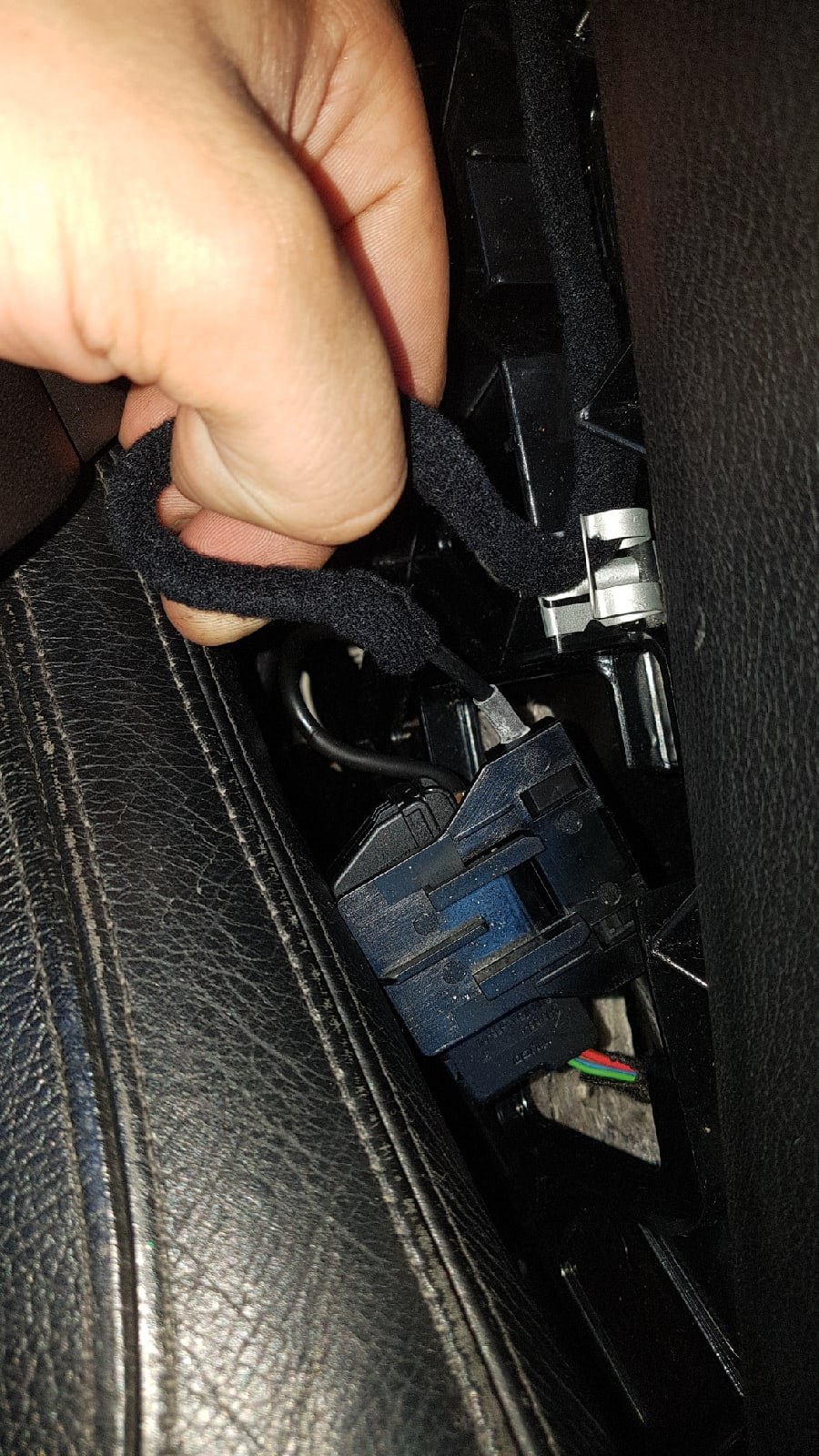 Заглушка вместо держателя телефона и устраняю мелкие косяки — BMW X5 ...