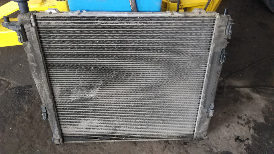 дырявый радиатор — поломанный вентилятор — KIA Sorento (2G), 2,2 л ...