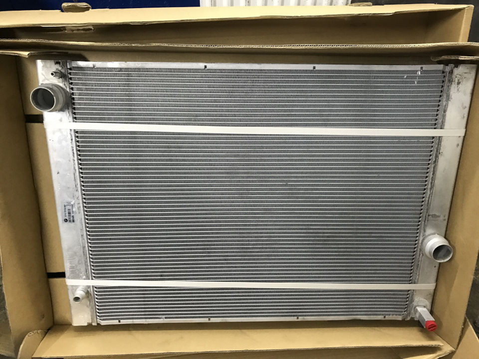 Замена радиатора охлаждающей жидкости. — BMW 5 series (E60), 2,5 л ...