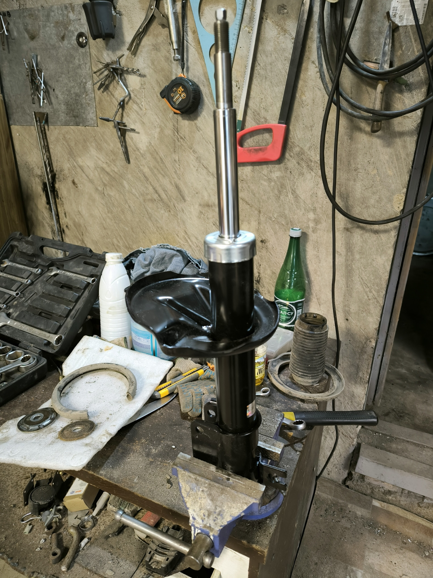 Замена передних амортизаторов и опорных подшипников — Chevrolet Epica ...