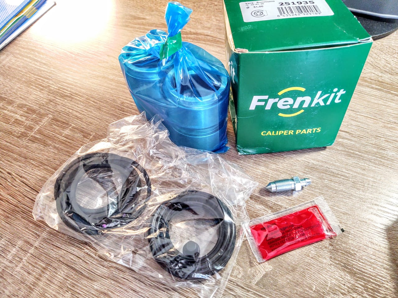 Тормозные диски и колодки GERAT в круг — Toyota Land Cruiser 200, 4,7 л ...