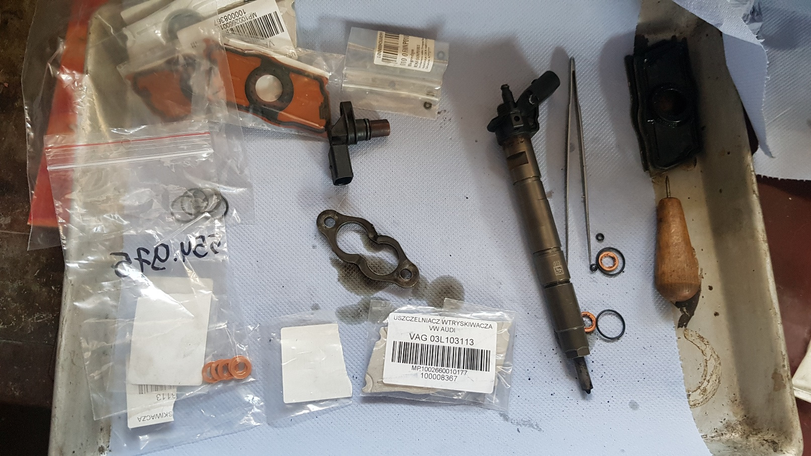 Замена крышек форсунок. Ремонт шланга подачи масла на турбину. — Audi ...