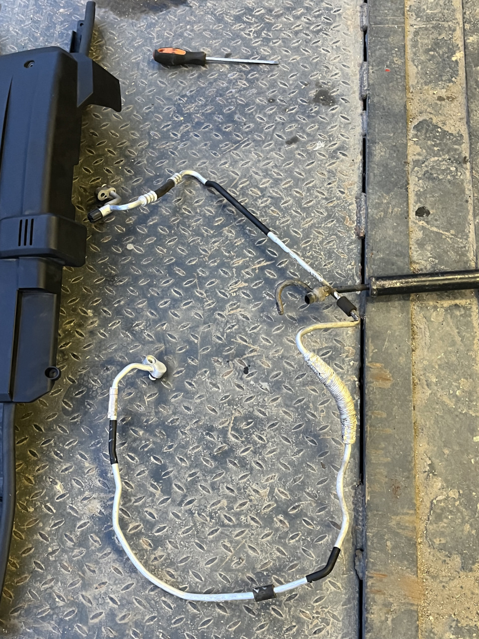 64539151734 Напорный трубопровод конденс.-испаритель BMW | Запчасти на ...