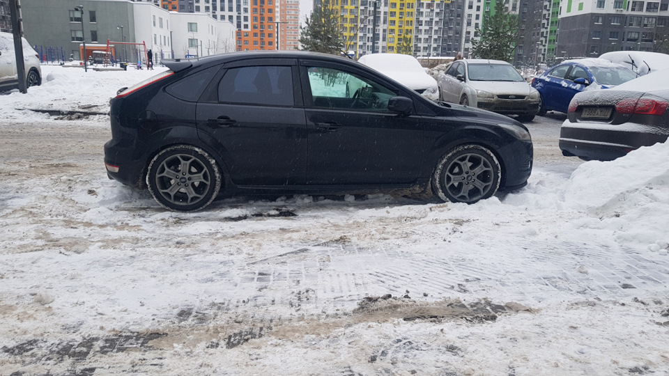 Задние амортизаторы и пружины — Ford Focus Hatchback II, 1,8 л, 2010 ...