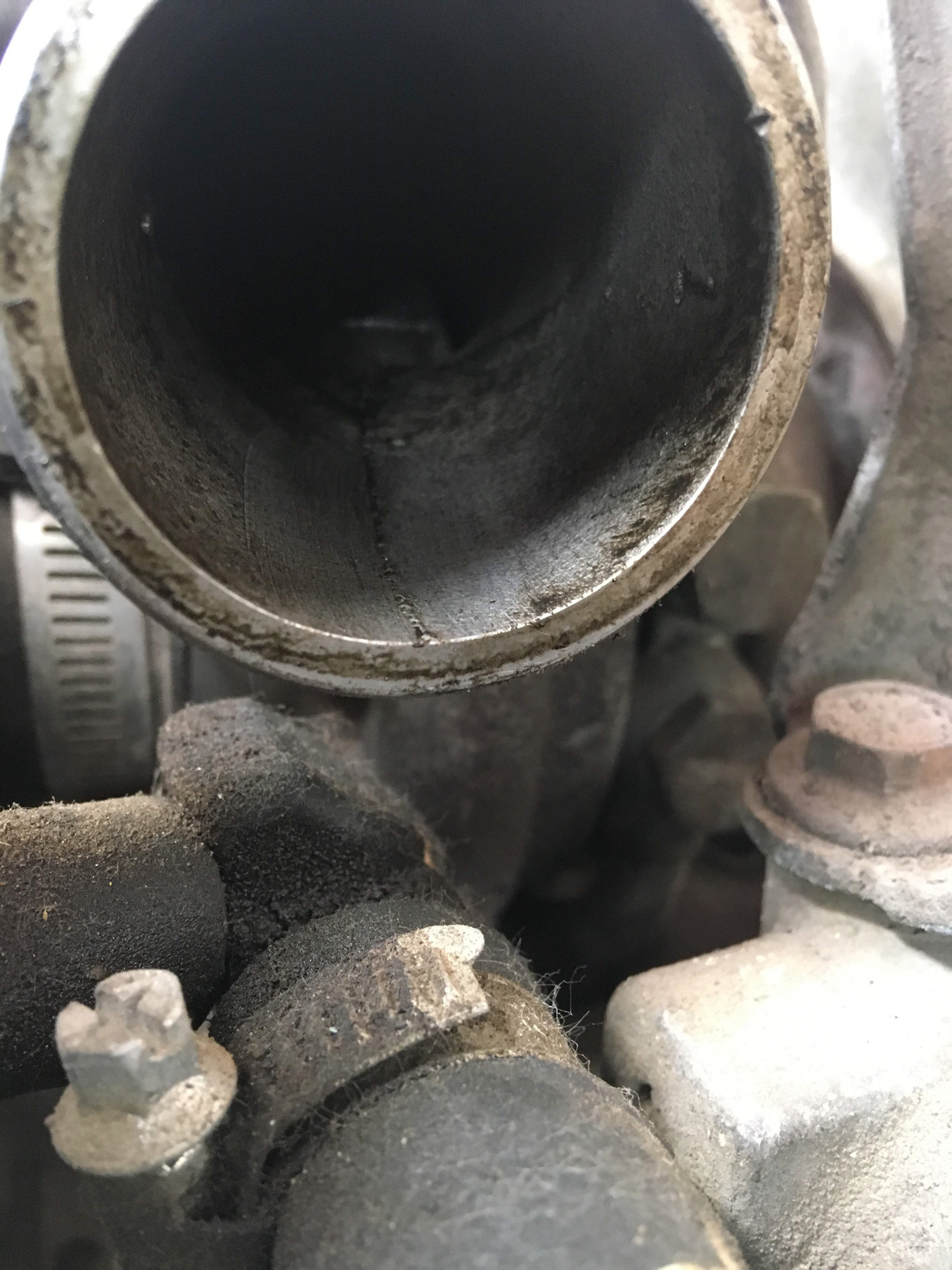 26# Замена клапана картерных газов и изменение места установки сенсора ...