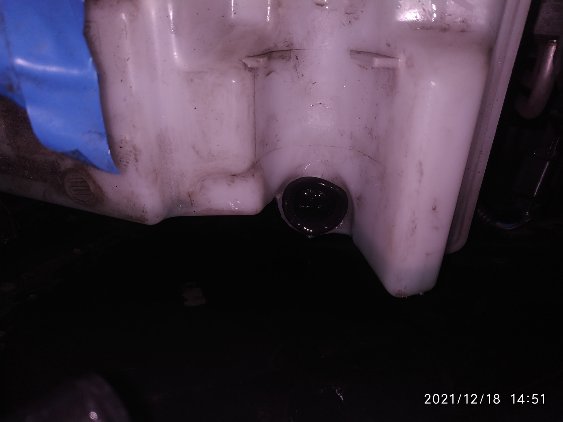 Замена моторчика и поиск уплотнителя моторчика омывателя фар фф3 — Ford ...