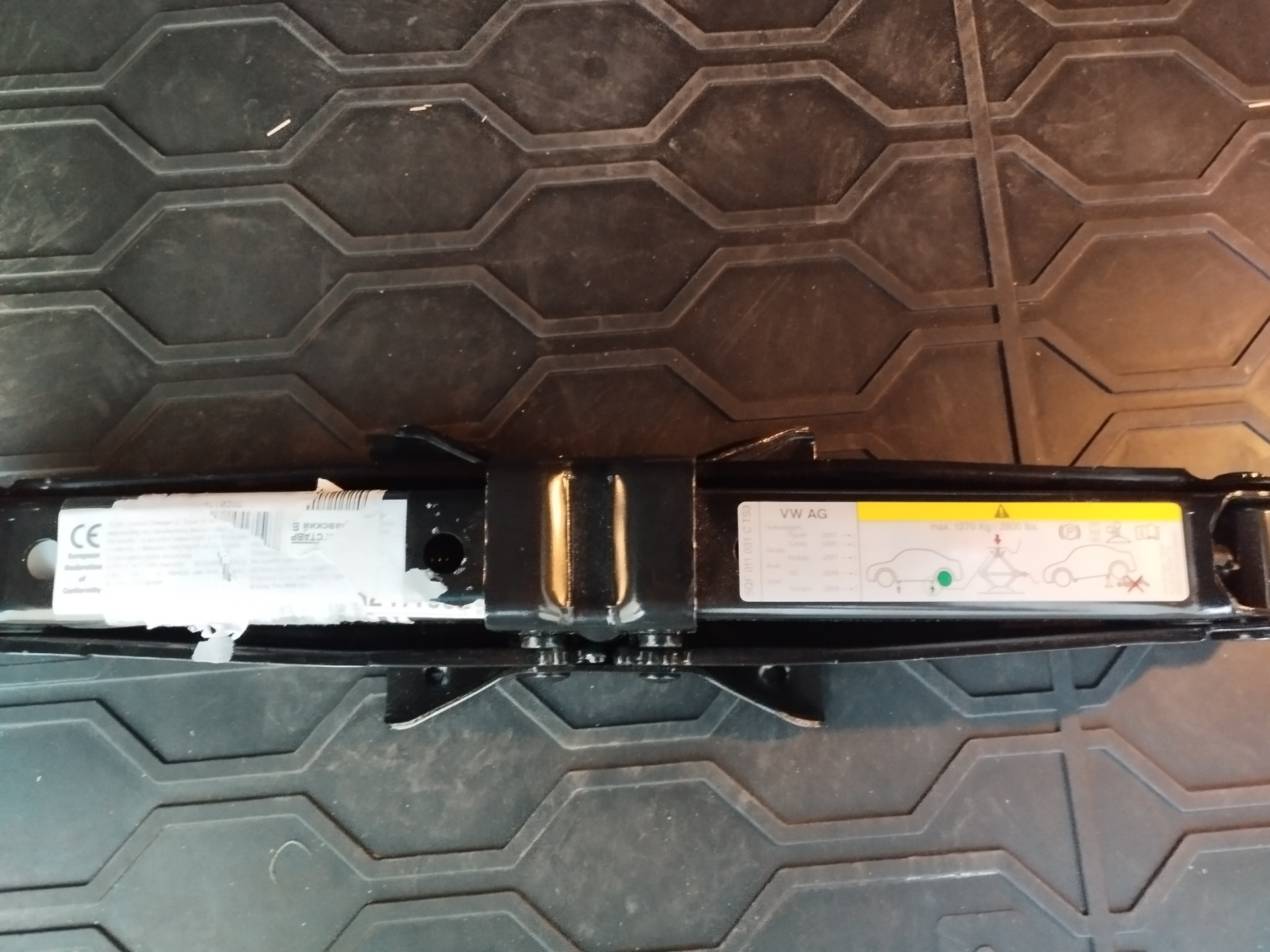 Домкрат и кривошип — Volkswagen Tiguan (2G), 2 л, 2019 года | другое ...