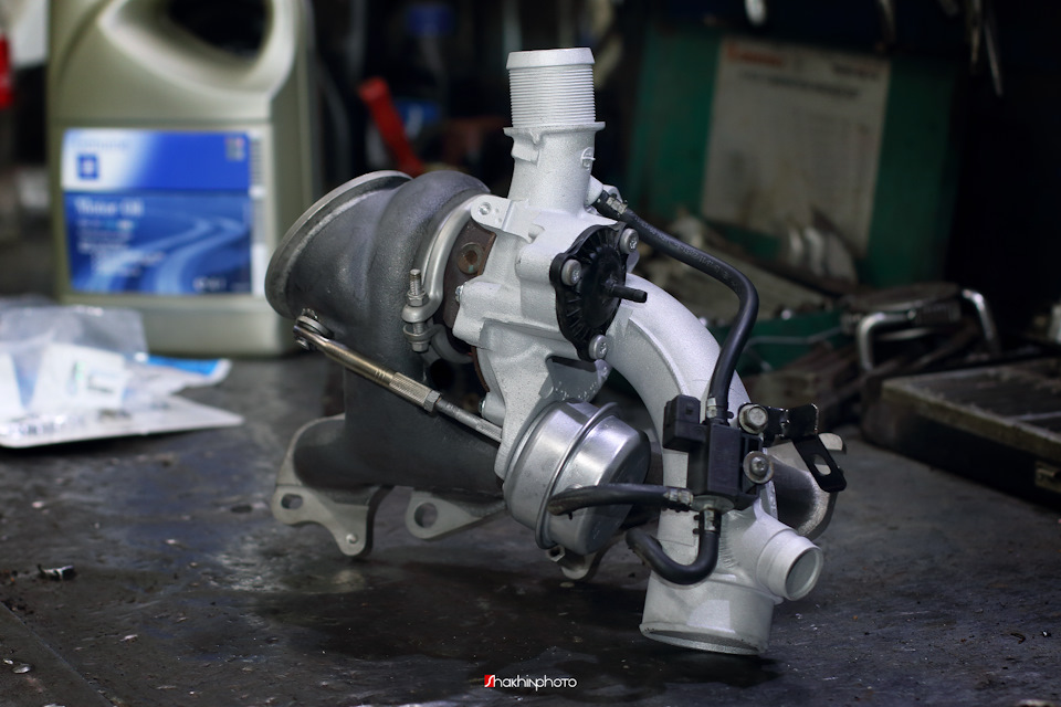 Замена актуатора турбины — Opel Astra J GTC, 1,4 л, 2013 года | визит ...