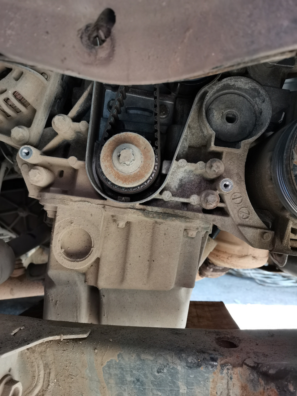 Замена электромагнитного клапана положения (фаз) распредвала (p0010) и ...