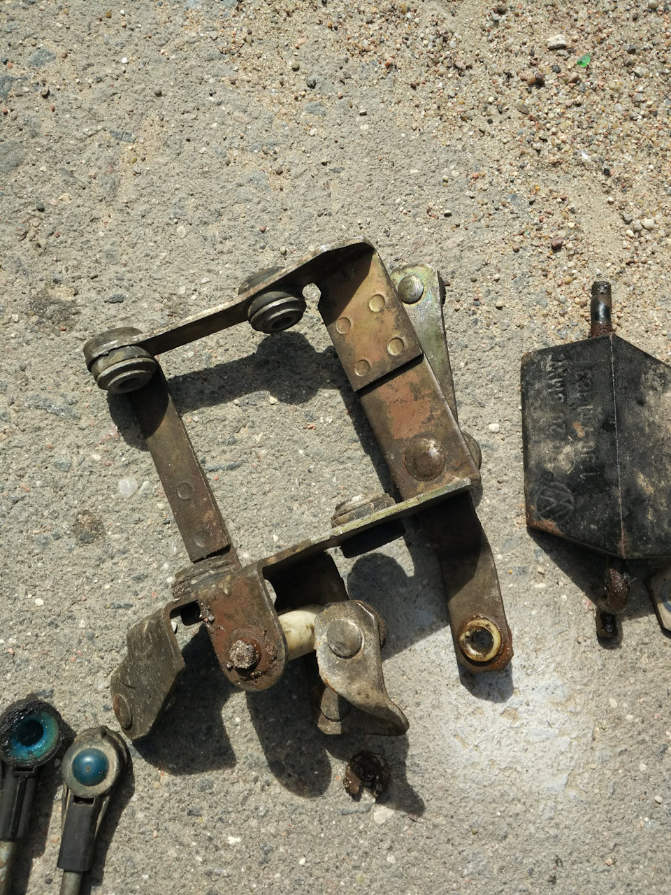 1J0711729F Консоль VAG | Запчасти на DRIVE2