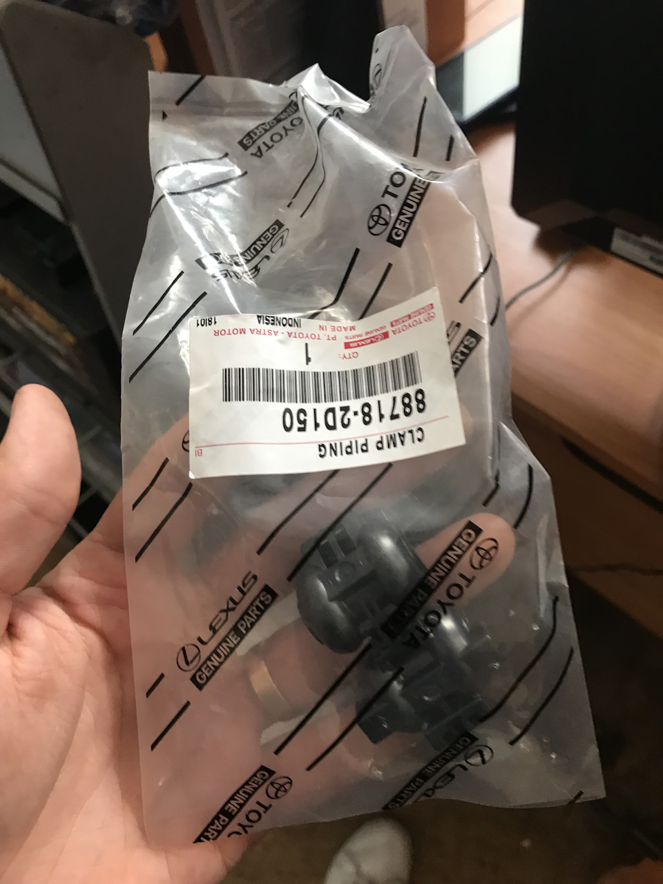 887182D150 Кронштейн трубки кондиционера 88718-2D150 TOYOTA LEXUS ...