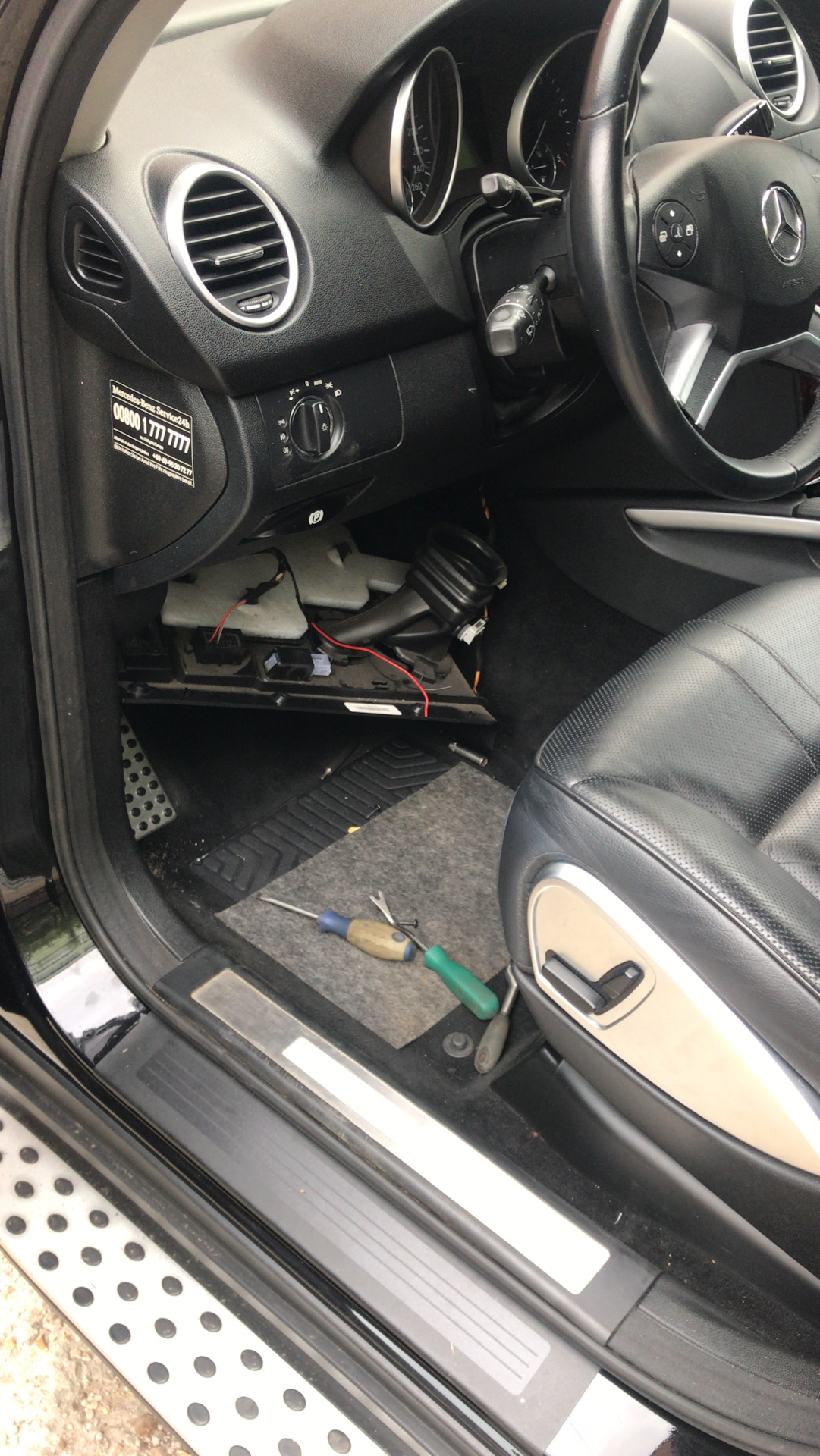 Накладки порогов AMG — Mercedes-Benz M-Class (W164), 3 л, 2009 года ...