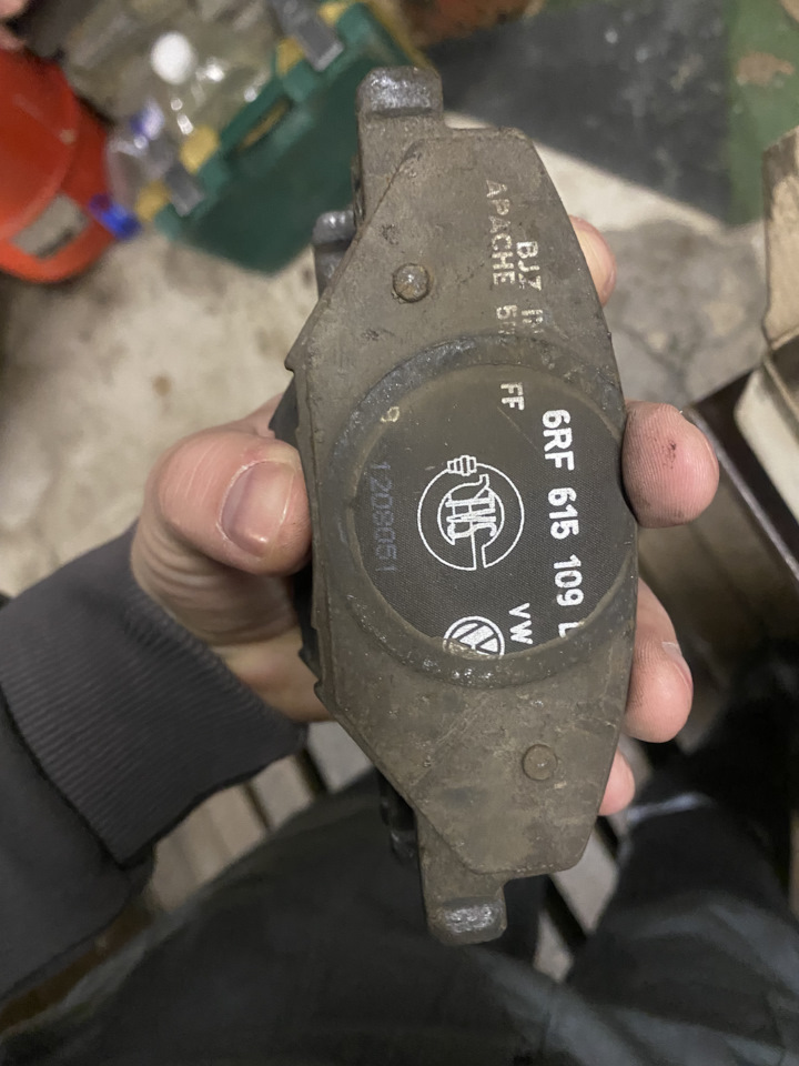 Оригинальные тормозные колодки на vw polo sedan на Volkswagen Polo ...