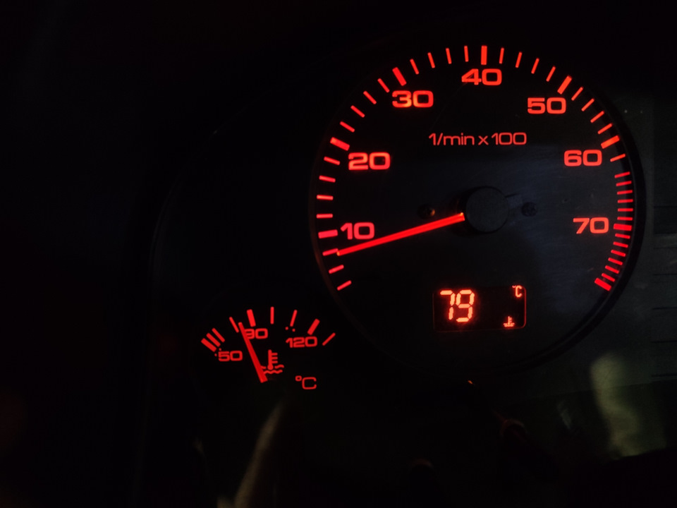 Монтаж датчиков температуры и давления масла — Audi 80 B4 2 л 1993