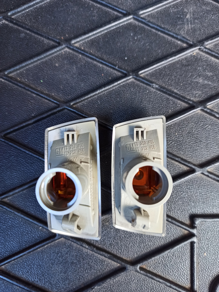 13252456 ПОВТОРИТЕЛЬ ПОВОРОТА RH GM | Запчасти на DRIVE2