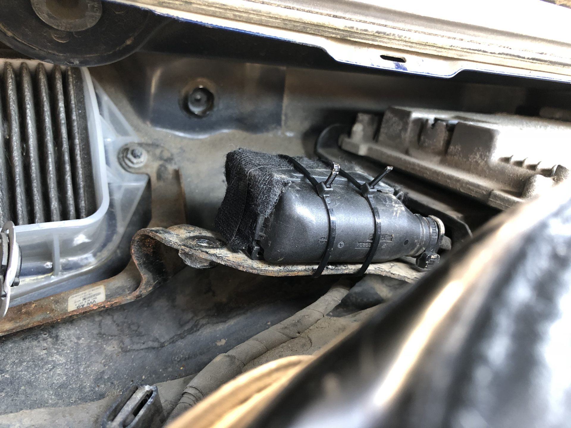 Демонтаж Soundaktor — Volkswagen Golf R Mk6, 2 л, 2011 года | своими ...