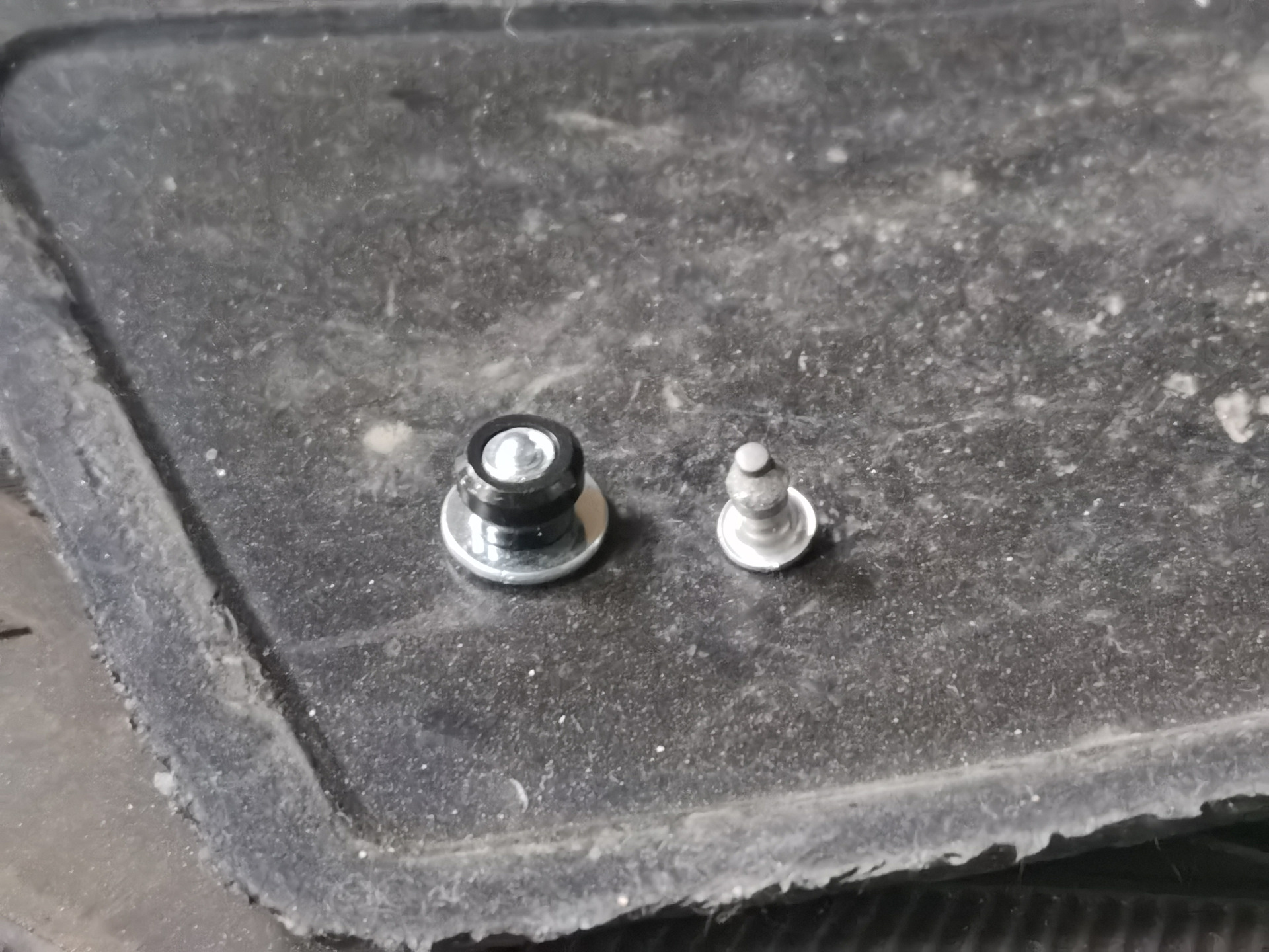 Замена передних колодок + дошиповка. — Jaguar F-Pace, 2 л, 2018 года ...