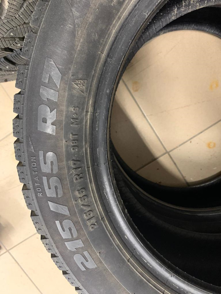 Шины зимние шипованные Pirelli 215/55 R17 на Toyota Camry (XV50). Б/у ...