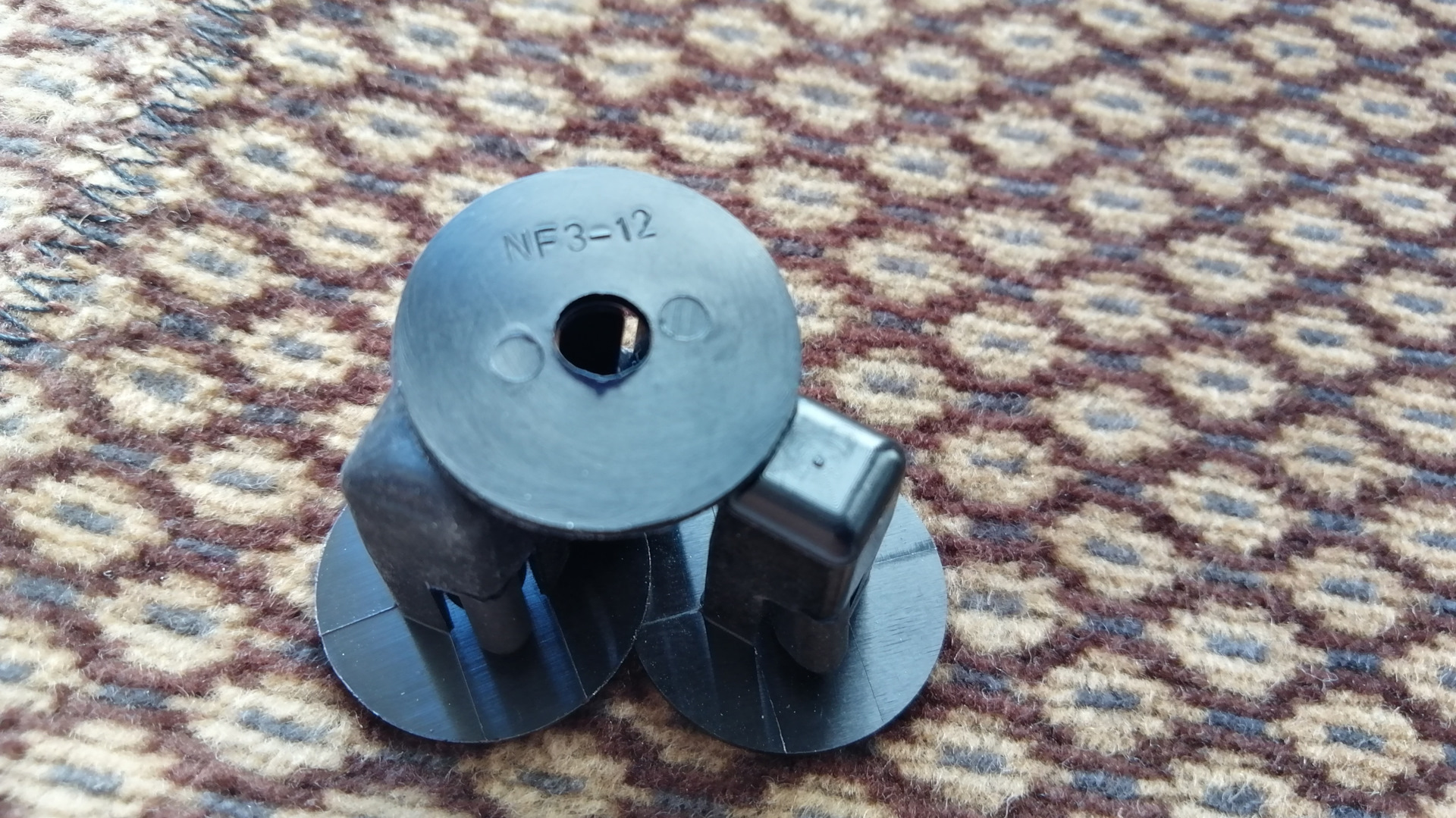 Пистоны подкрылка оригинал 9018906013 TOYOTA — Toyota Corolla Fielder ...