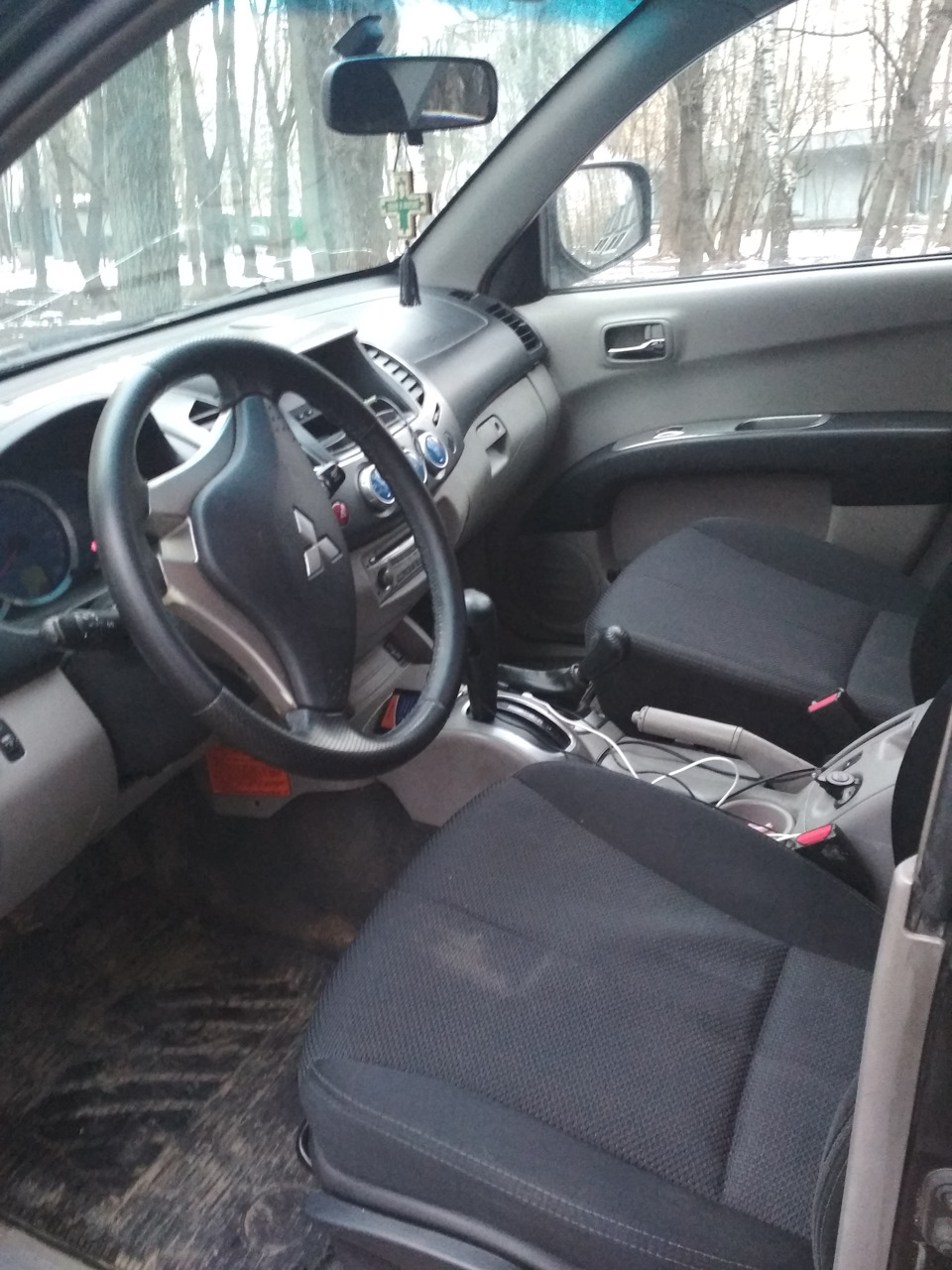 Subaru сиденья вместо штатных — Mitsubishi L200 (4G), 2,5 л, 2007 года ...