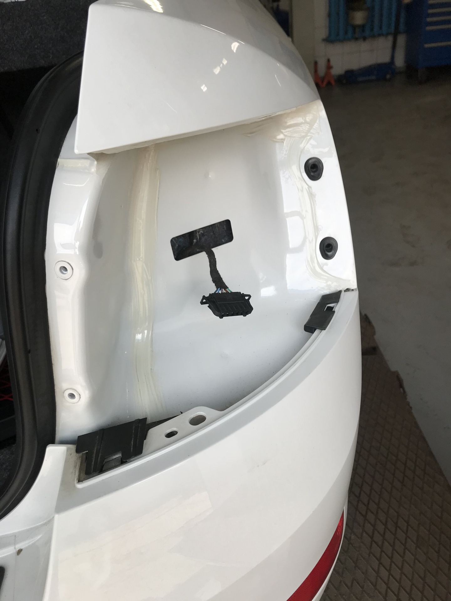 Установка камеры заднего вида и задних фонарей. — Skoda Octavia A7 Mk3 ...