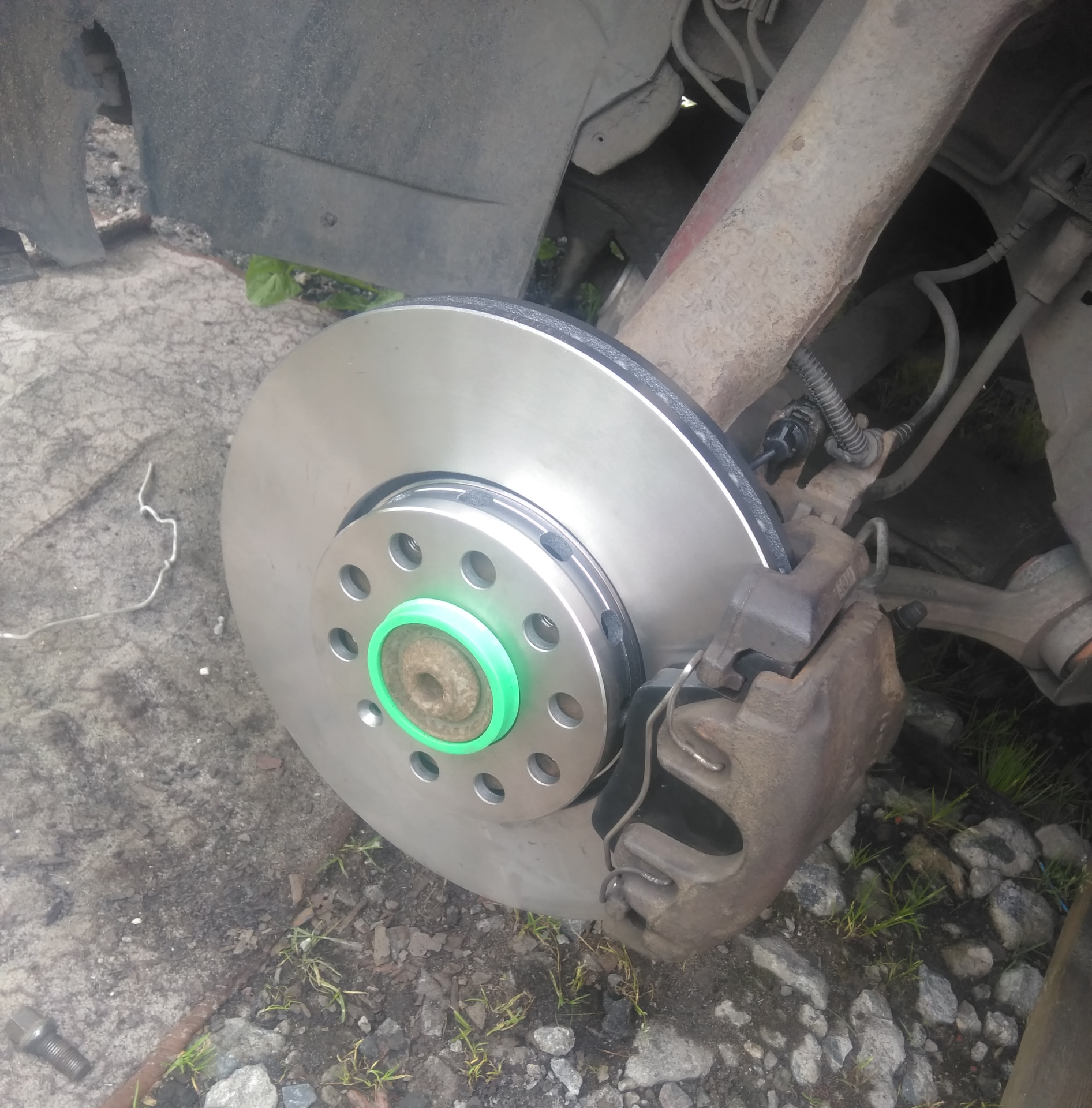 Плановая замена передних тормозов — Audi A4 (B5), 1,8 л, 1999 года ...