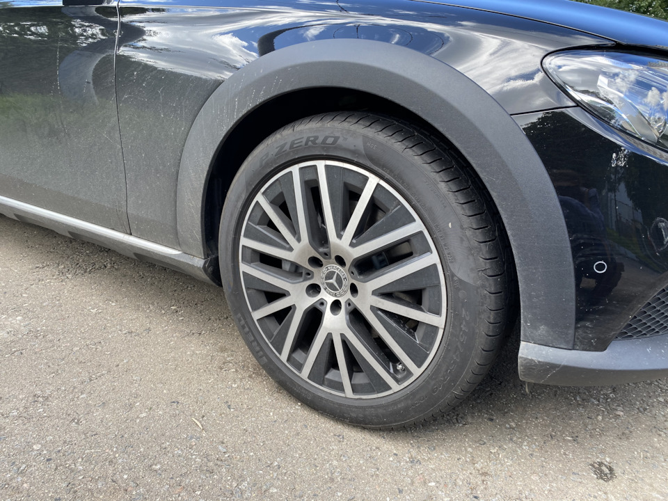 Шины летние Pirelli 245/45 R19 на Mercedes-Benz E-class All-Terrain. Б ...