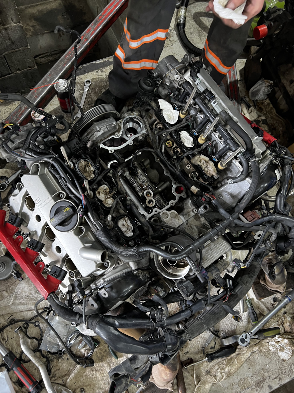 Замена Цепей CREA/CREC и установка коллекторов + Радиатор — Audi A8 (D4 ...