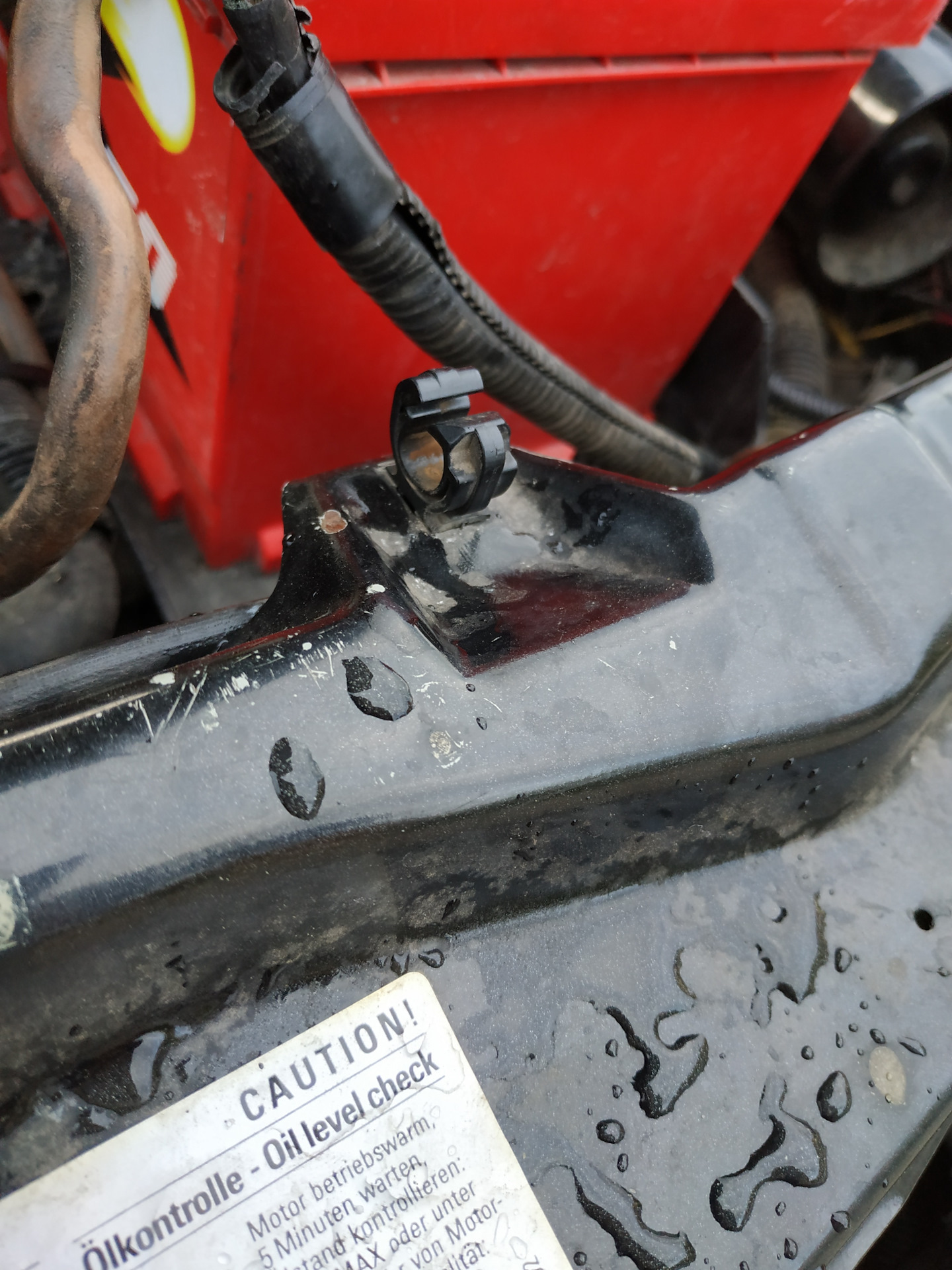 Замена фиксаторов упора капота — Opel Astra G, 1,4 л, 2006 года ...