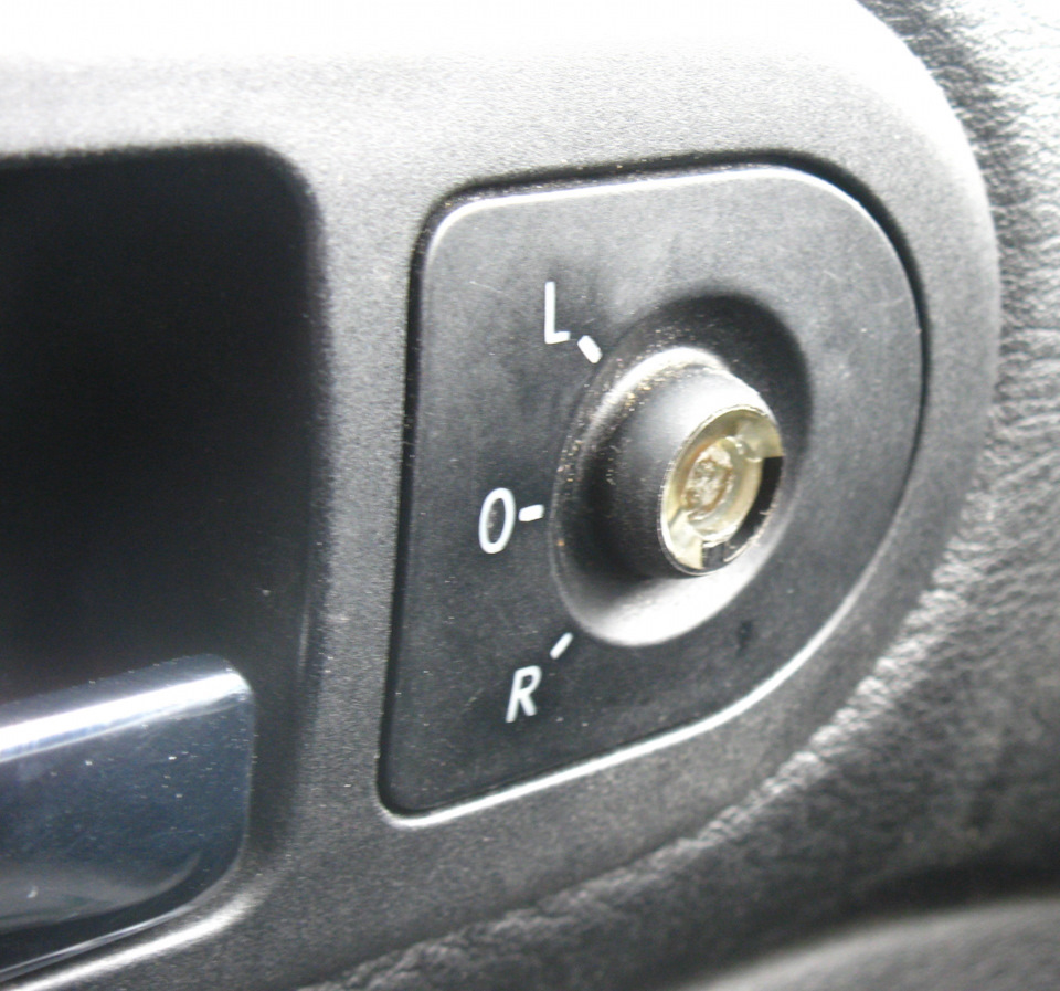 Джойстик регулировки зеркал — Volkswagen Golf Mk4, 1,4 л, 2000 года ...