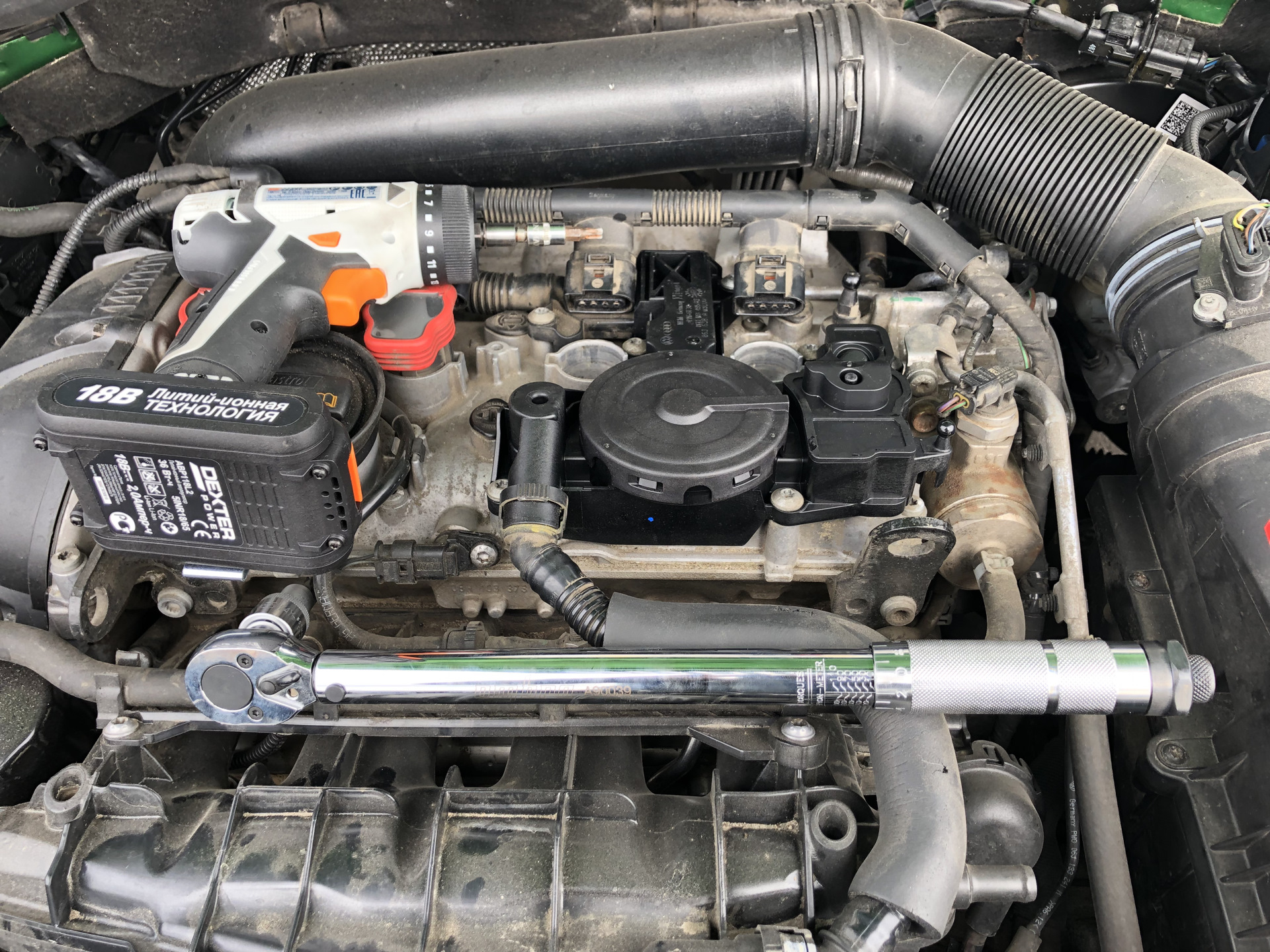 Замена маслоотделителя — Skoda Octavia RS A5 Mk2, 2 л, 2012 года ...