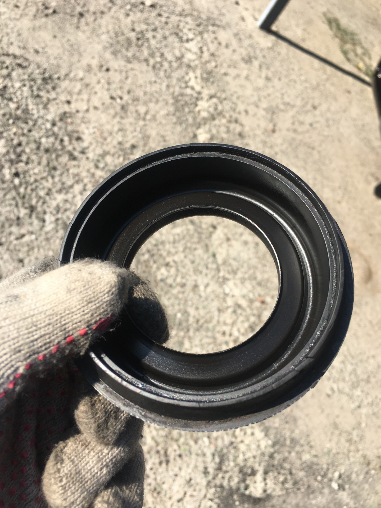 Замена прокладки крышки маслозаливной горловины, VAG 06A103483D — Skoda ...