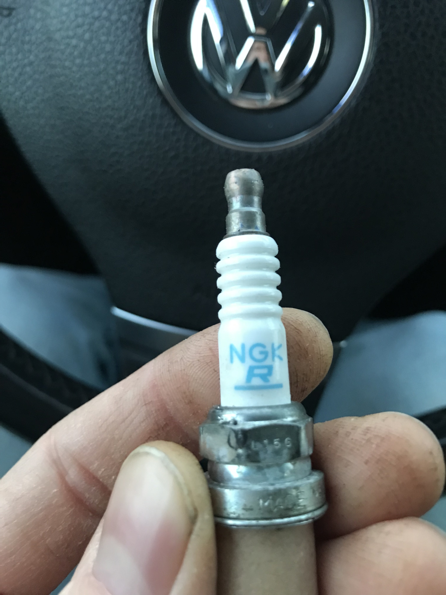 Осмотр эндоскопом, замена свечек NGK — Volkswagen Golf Mk6, 1,6 л ...