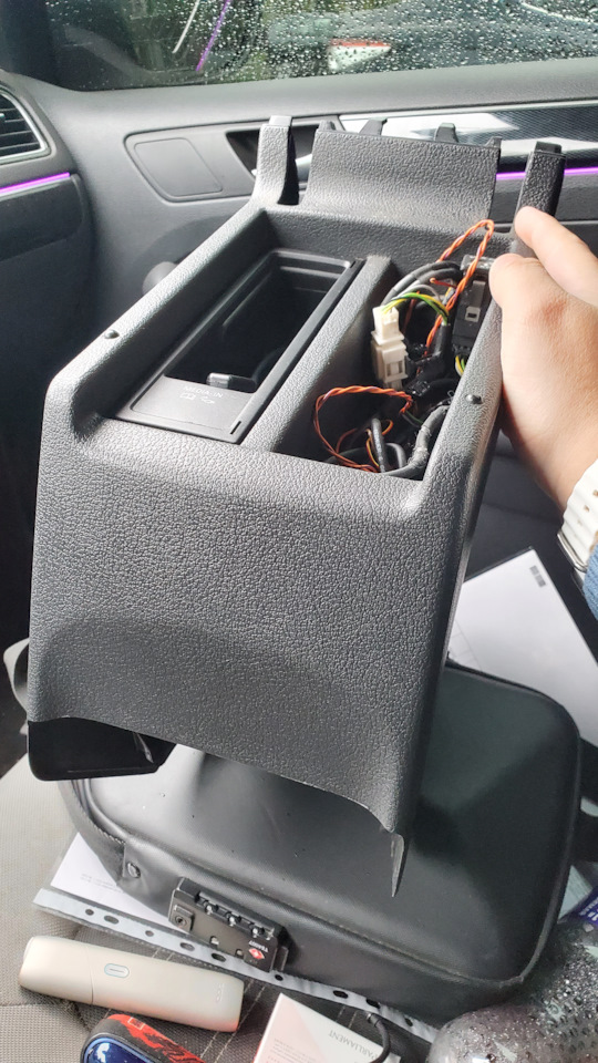 Центральная консоль, подлокотник c midia-in на Volkswagen Tiguan (1G ...